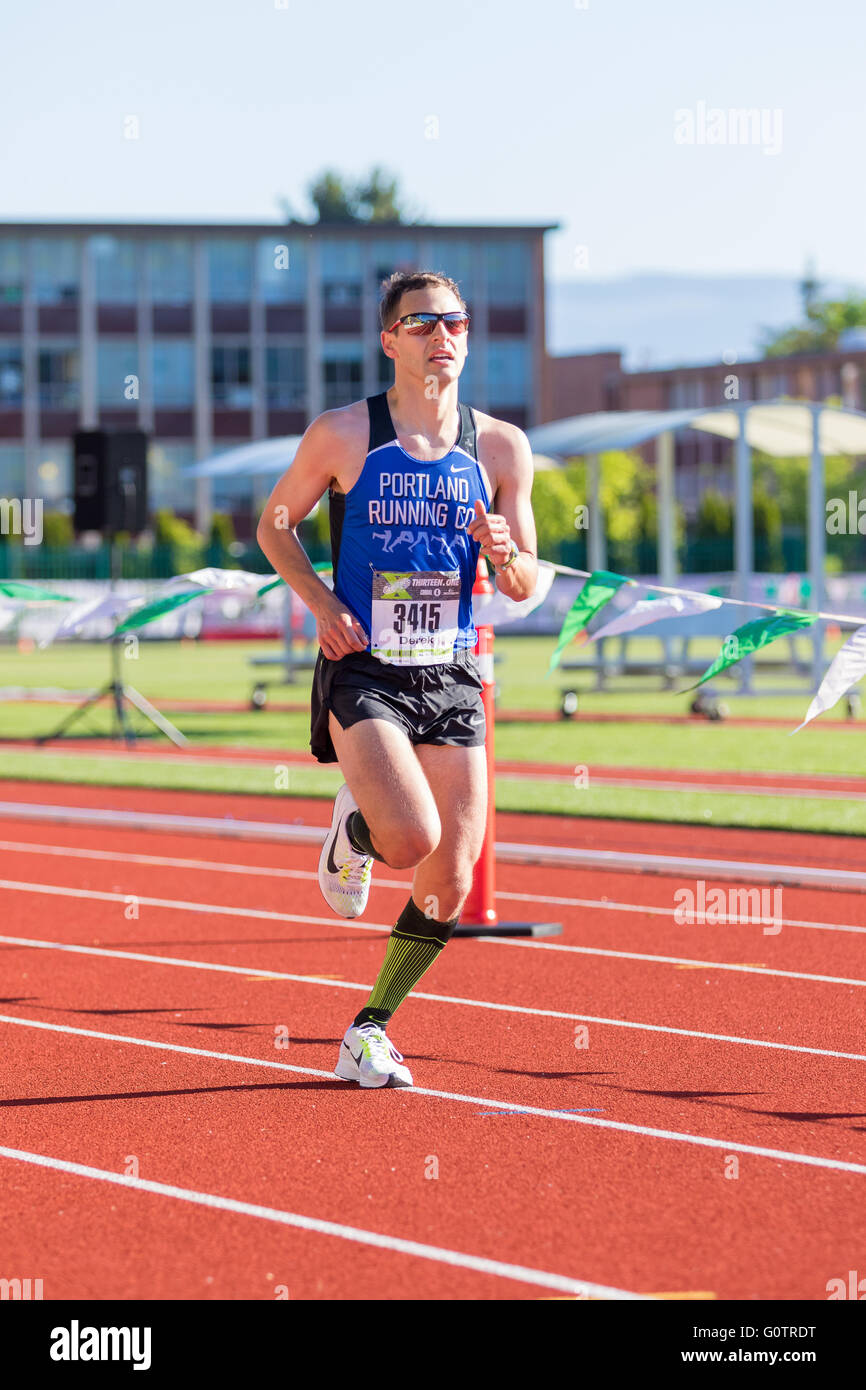 Half marathon finish line hi-res stock photography and images - Alamy