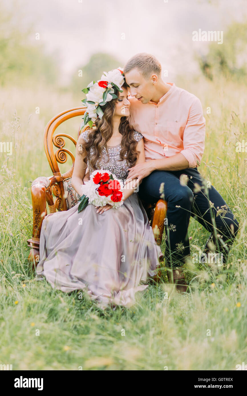 Romantic couple sitting on chair hi-res stock photography and images ...