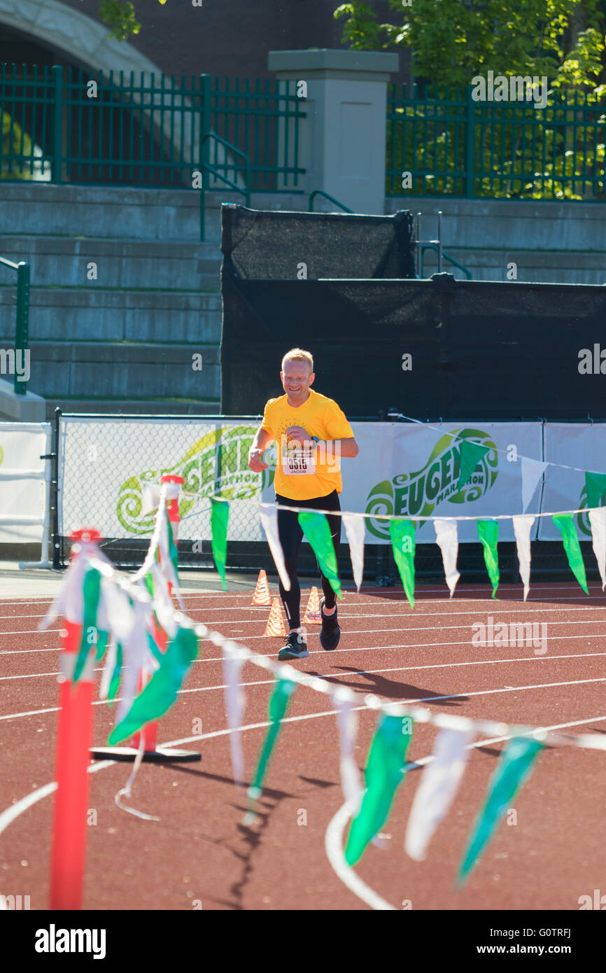 Athlete marathon runner track and field hi-res stock photography and ...