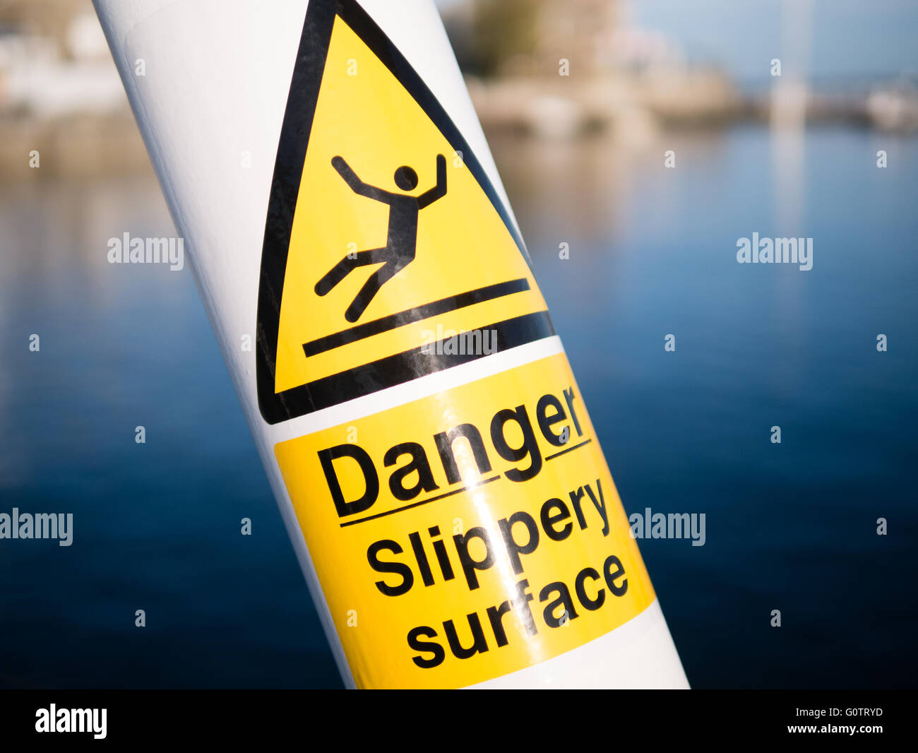 Slippery warning sign hi-res stock photography and images - Alamy