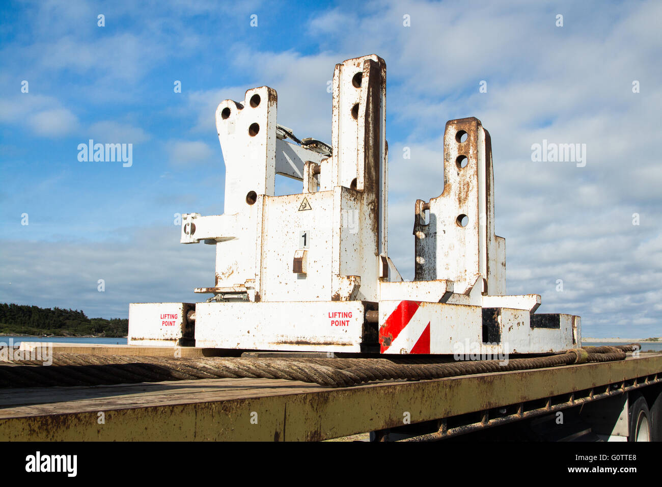 Crane counterweight hi-res stock photography and images - Alamy