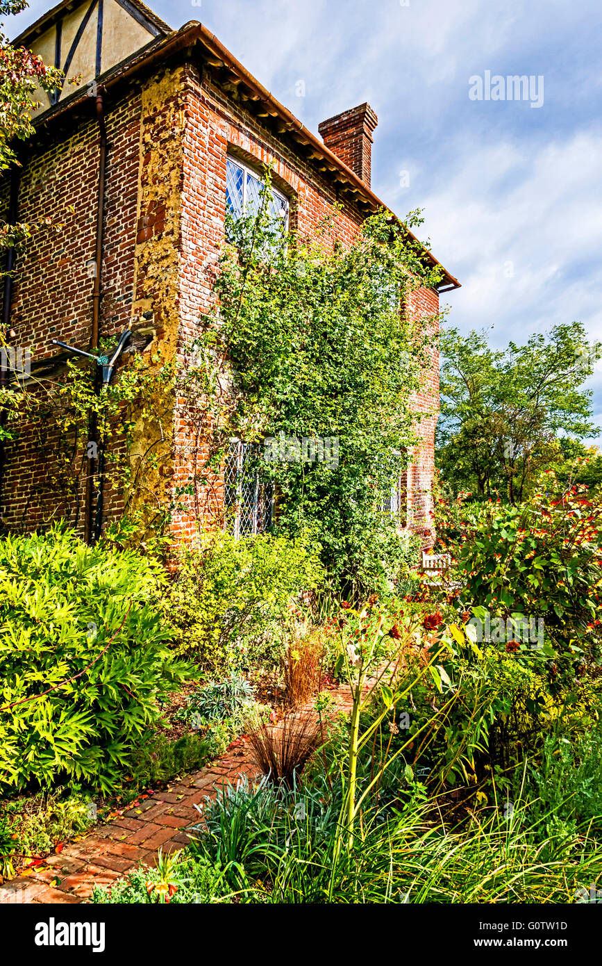 Sissinghurst castle garden hi-res stock photography and images - Alamy