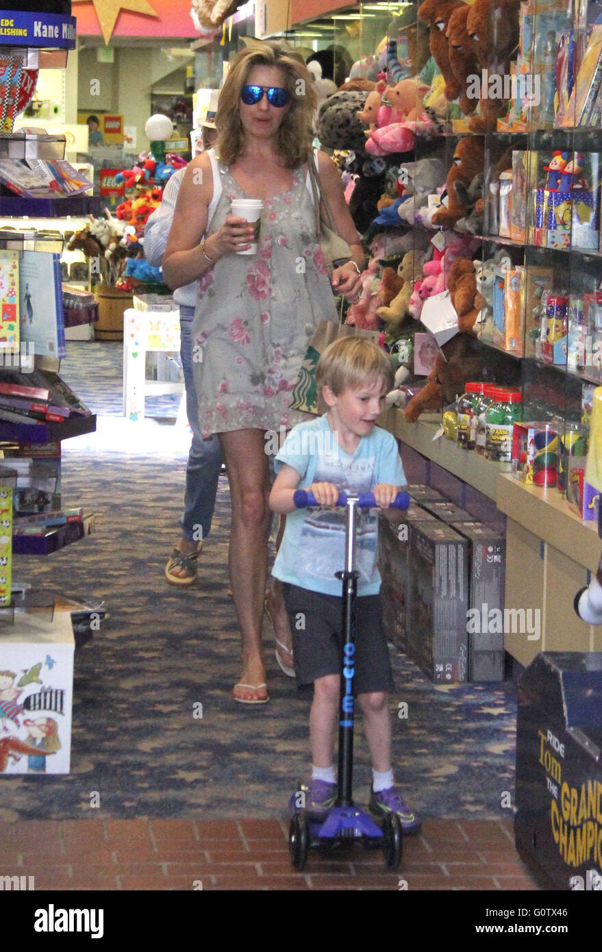 Rod Stewart and wife Penny Lancaster take their son, Aiden, to Tom's ...