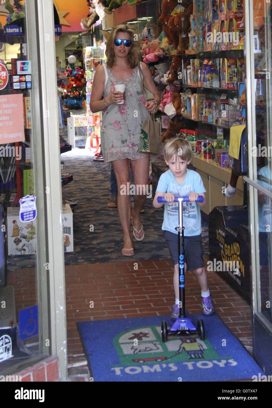 Rod Stewart and wife Penny Lancaster take their son, Aiden, to Tom's ...