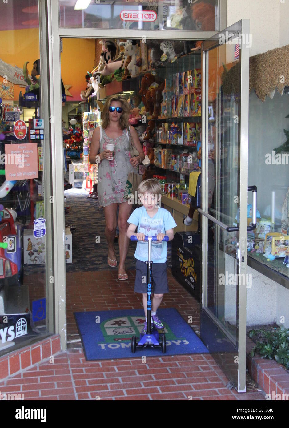 Rod Stewart and wife Penny Lancaster take their son, Aiden, to Tom's ...