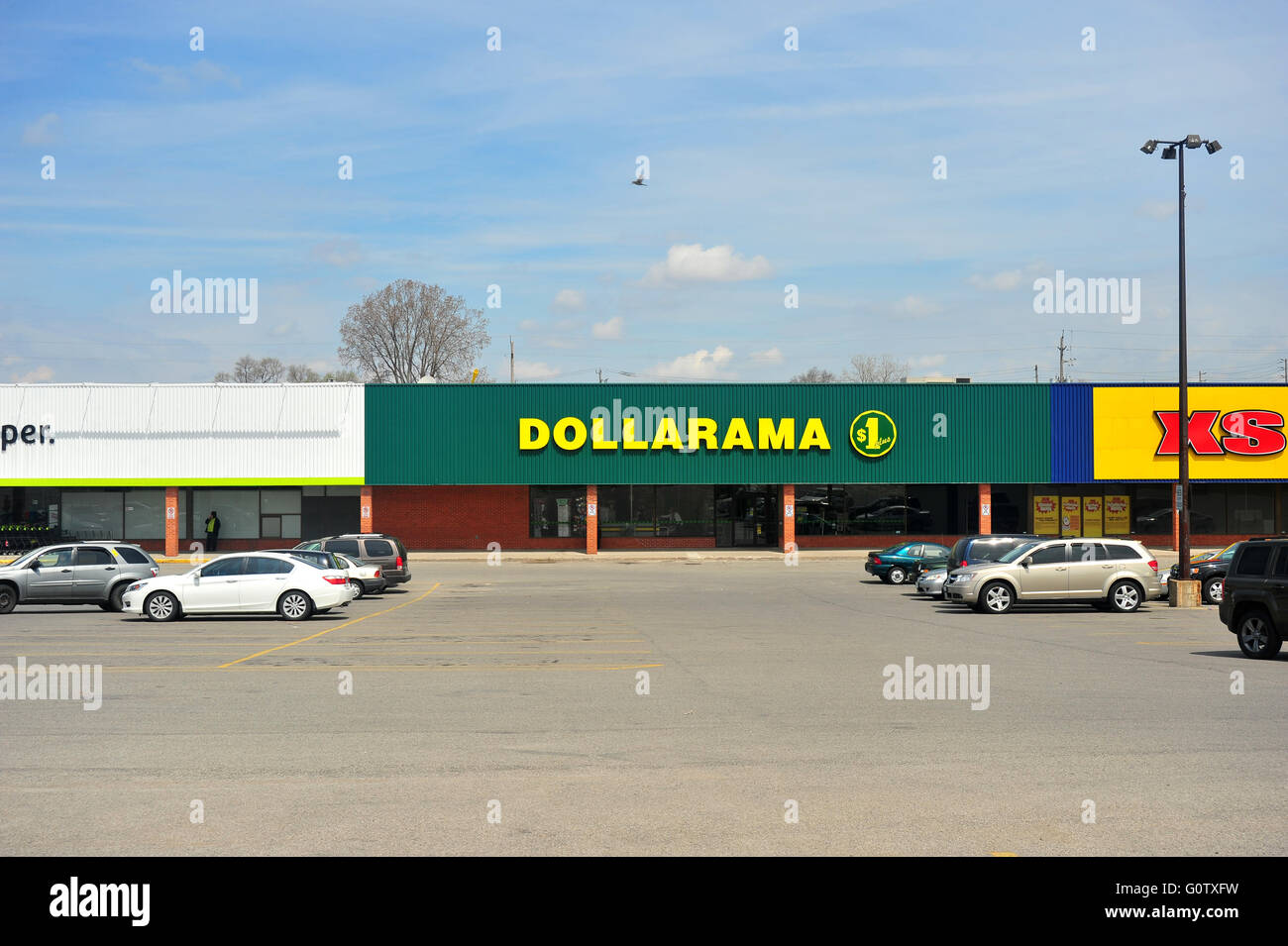 Dollarama front store hi-res stock photography and images - Alamy