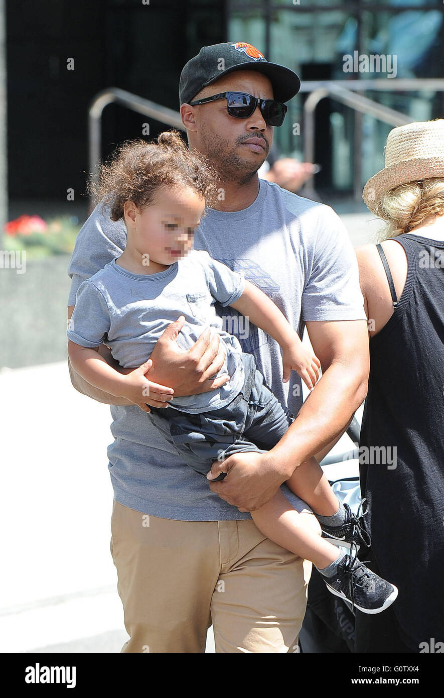 Donald Faison and Cacee Cobb take their two kids to the farmers market ...