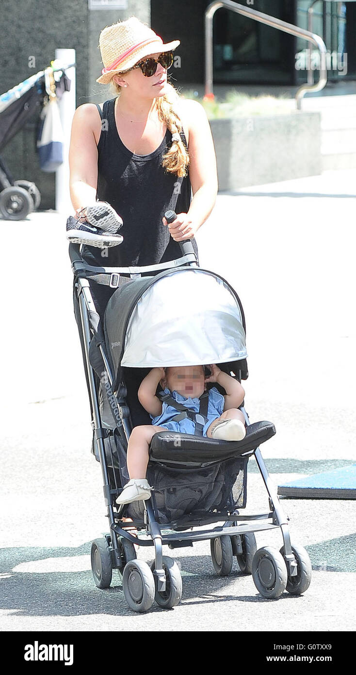 Donald Faison and Cacee Cobb take their two kids to the farmers market ...