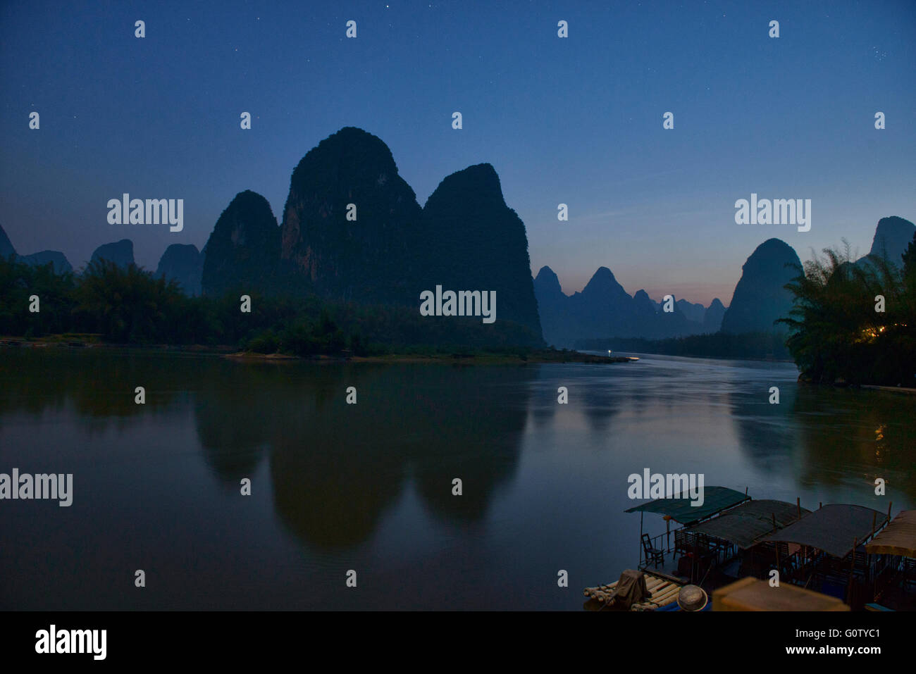 Blue light on the famous 20 yuan view of the Li River and limestone ...