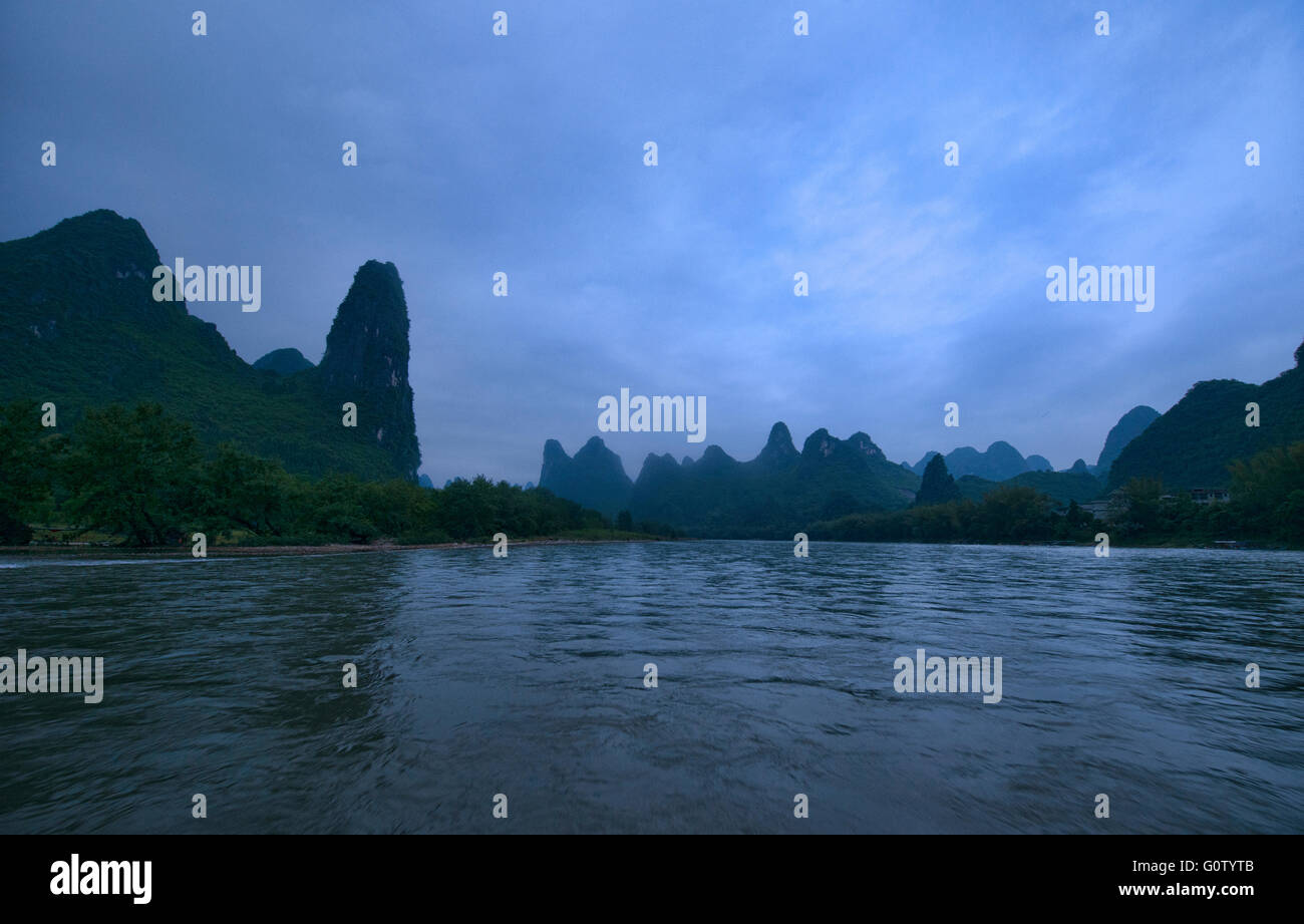 Early morning light on the Li River at Xingping, Guangxi Autonomous ...