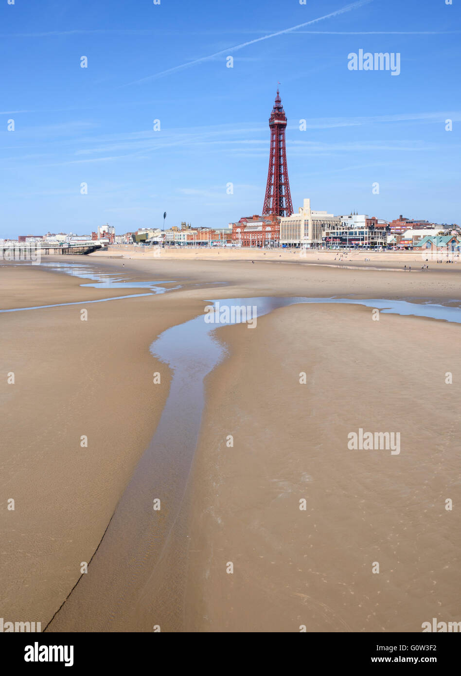 Blackpool beach resort hi-res stock photography and images - Alamy