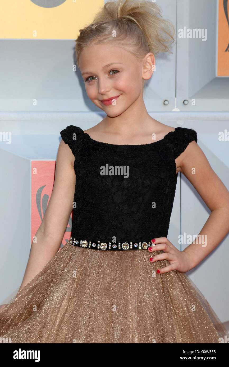 51st Academy of Country Music Awards Arrivals at the MGM Grand Garden ...