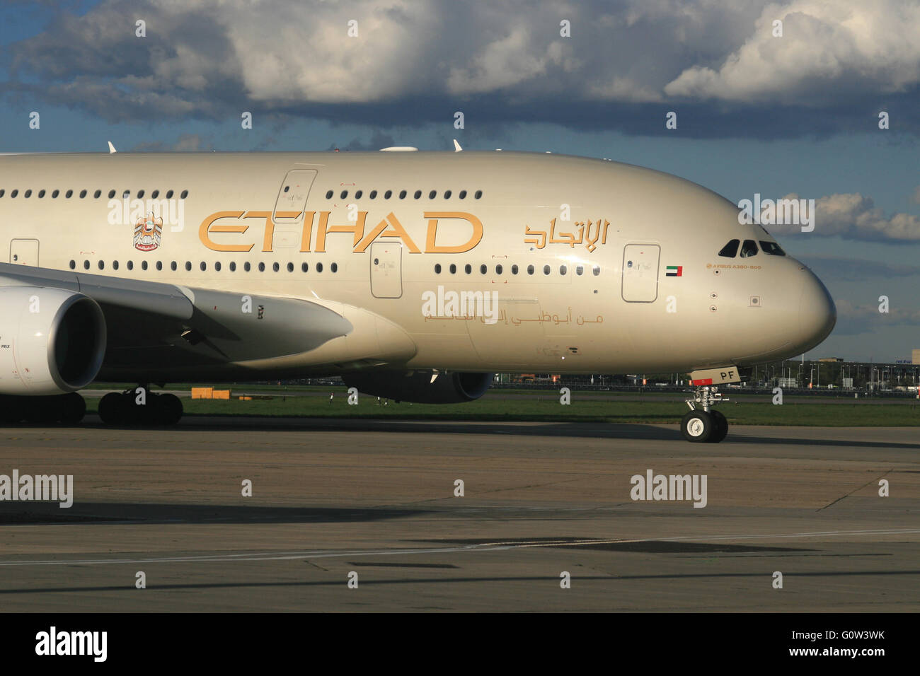 Etihad a380 hi-res stock photography and images - Alamy