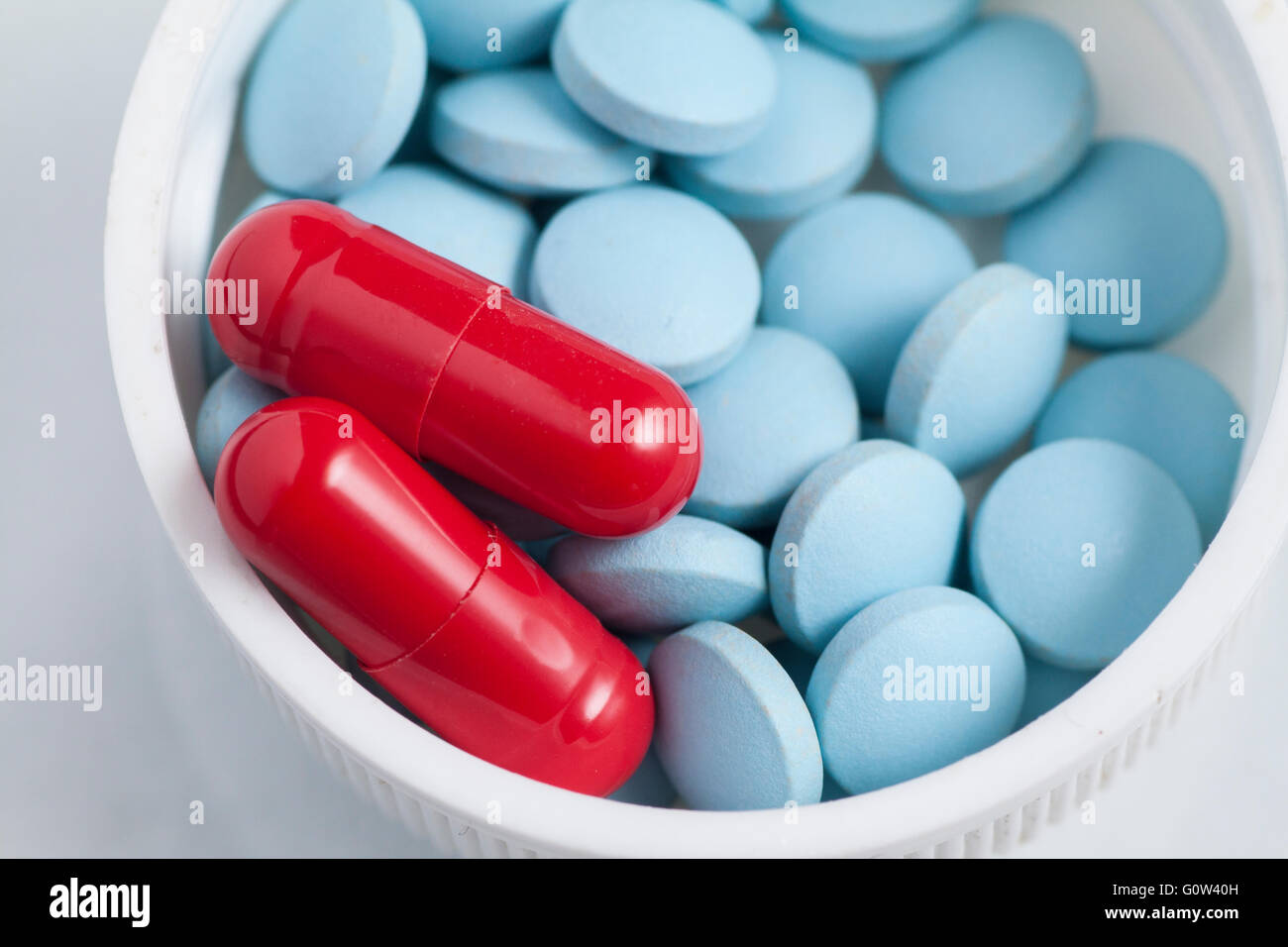 tablets and capsules in the lid on a white background Stock Photo - Alamy