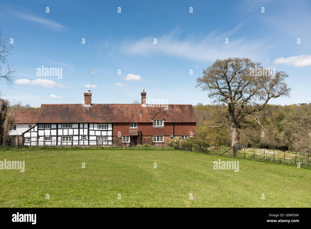Old farm buildings uk hi-res stock photography and images - Alamy