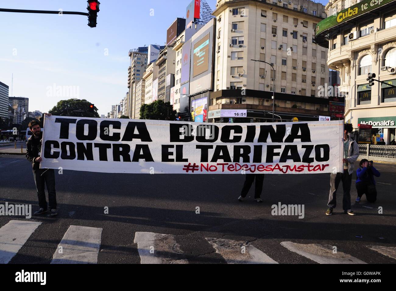 Honk your horns hi-res stock photography and images - Alamy
