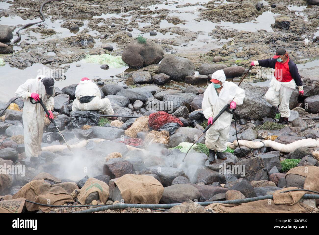 Oil spilled in container hi-res stock photography and images - Alamy