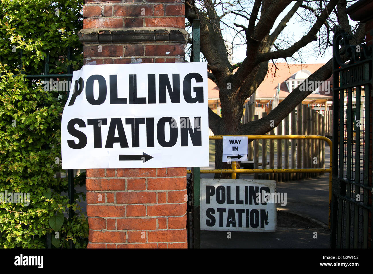 London, UK. 5th May 2016. Polling station sign outside Chestnuts ...