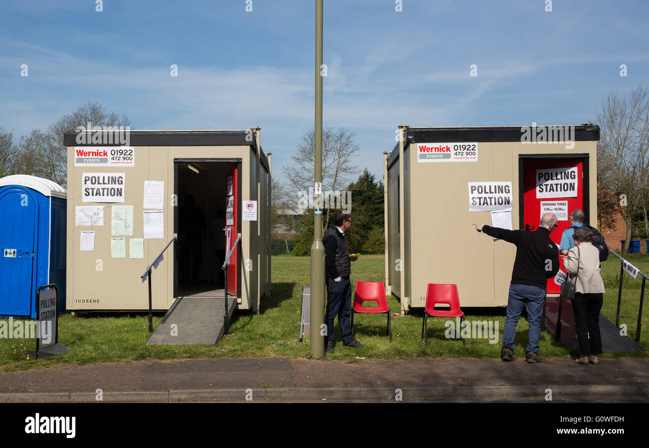 Polling stations hi-res stock photography and images - Alamy