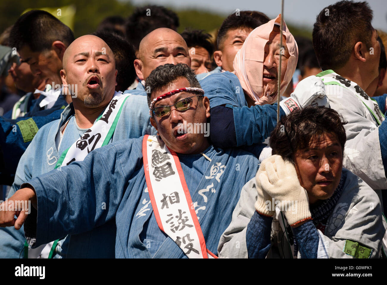 May 4, 2016 - People fight with kites at the Hamamatsu Festival in ...