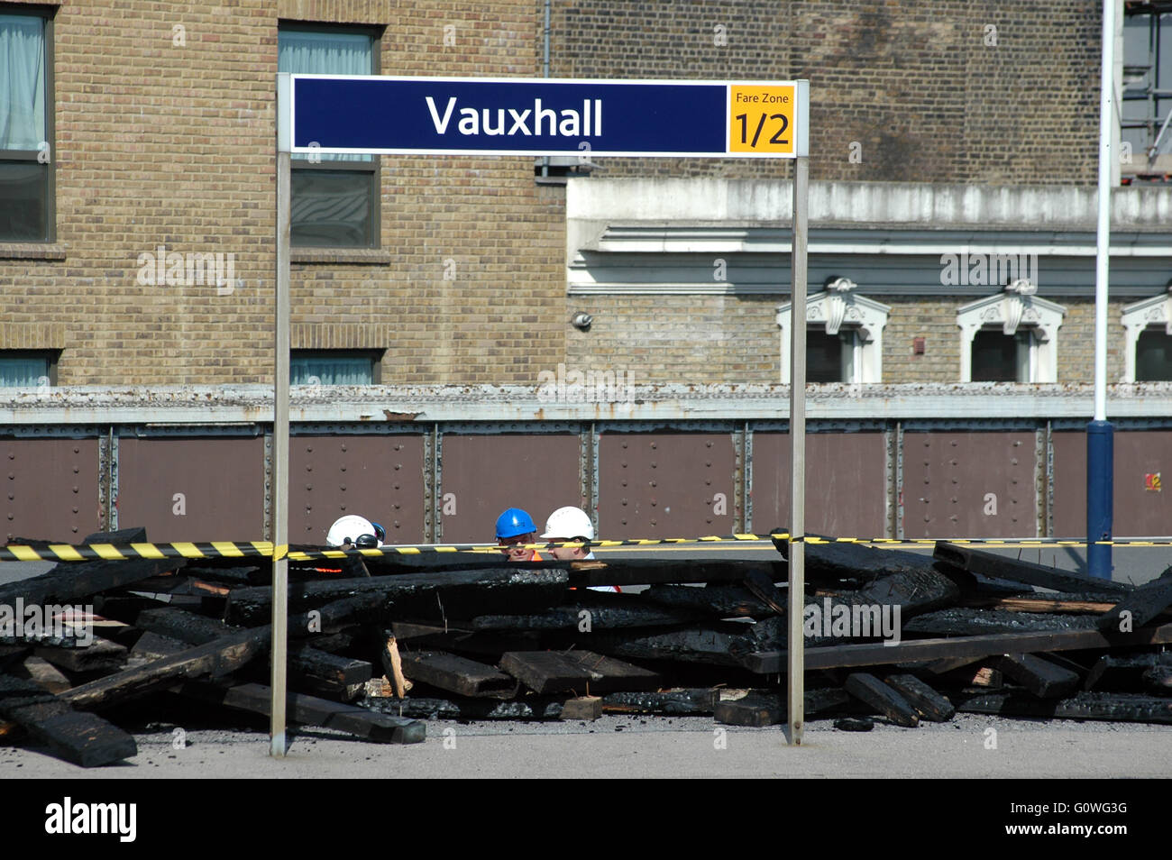 Vauxhall station platform hi-res stock photography and images - Alamy