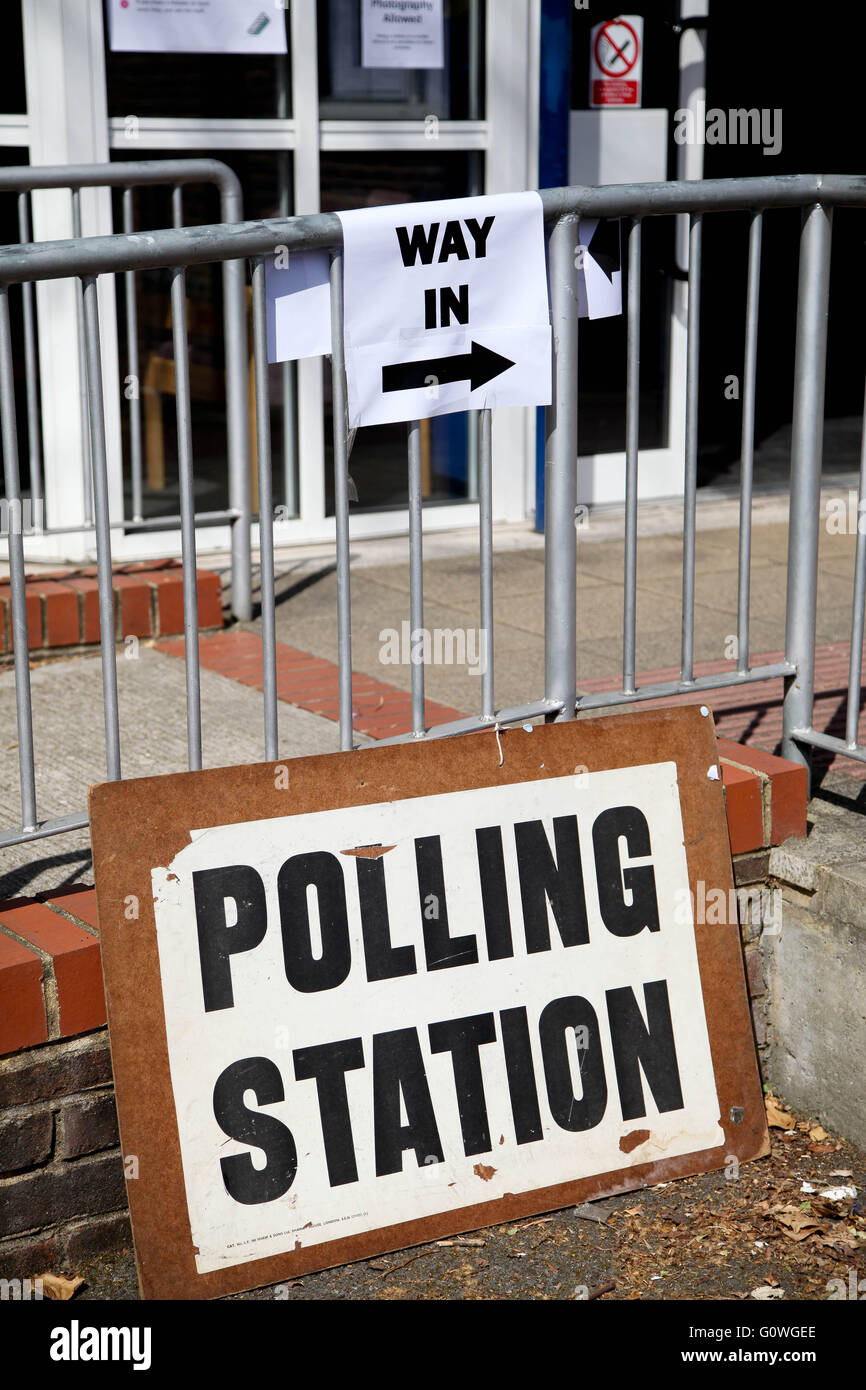 North London, UK. 5th May 2016. Polling station sign at St Ann's CoE ...