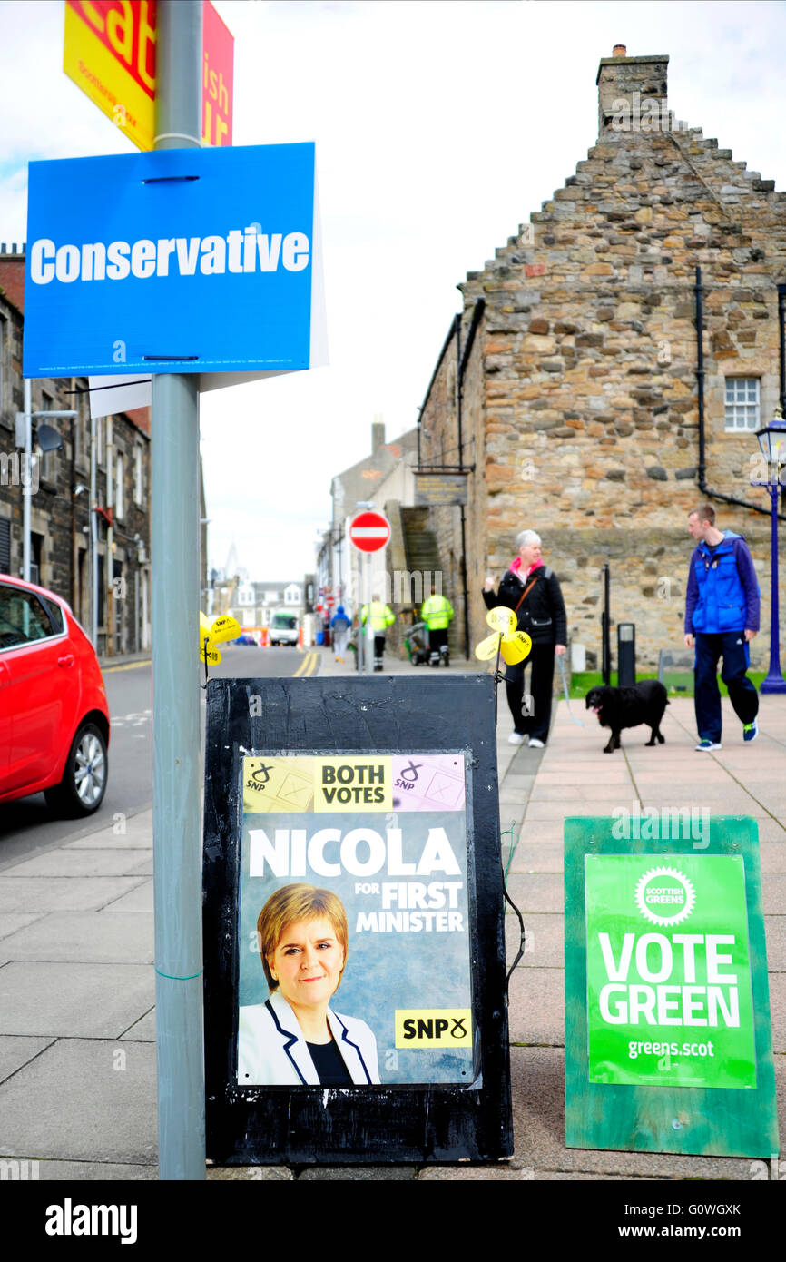 Politics scotland posters hi-res stock photography and images - Alamy