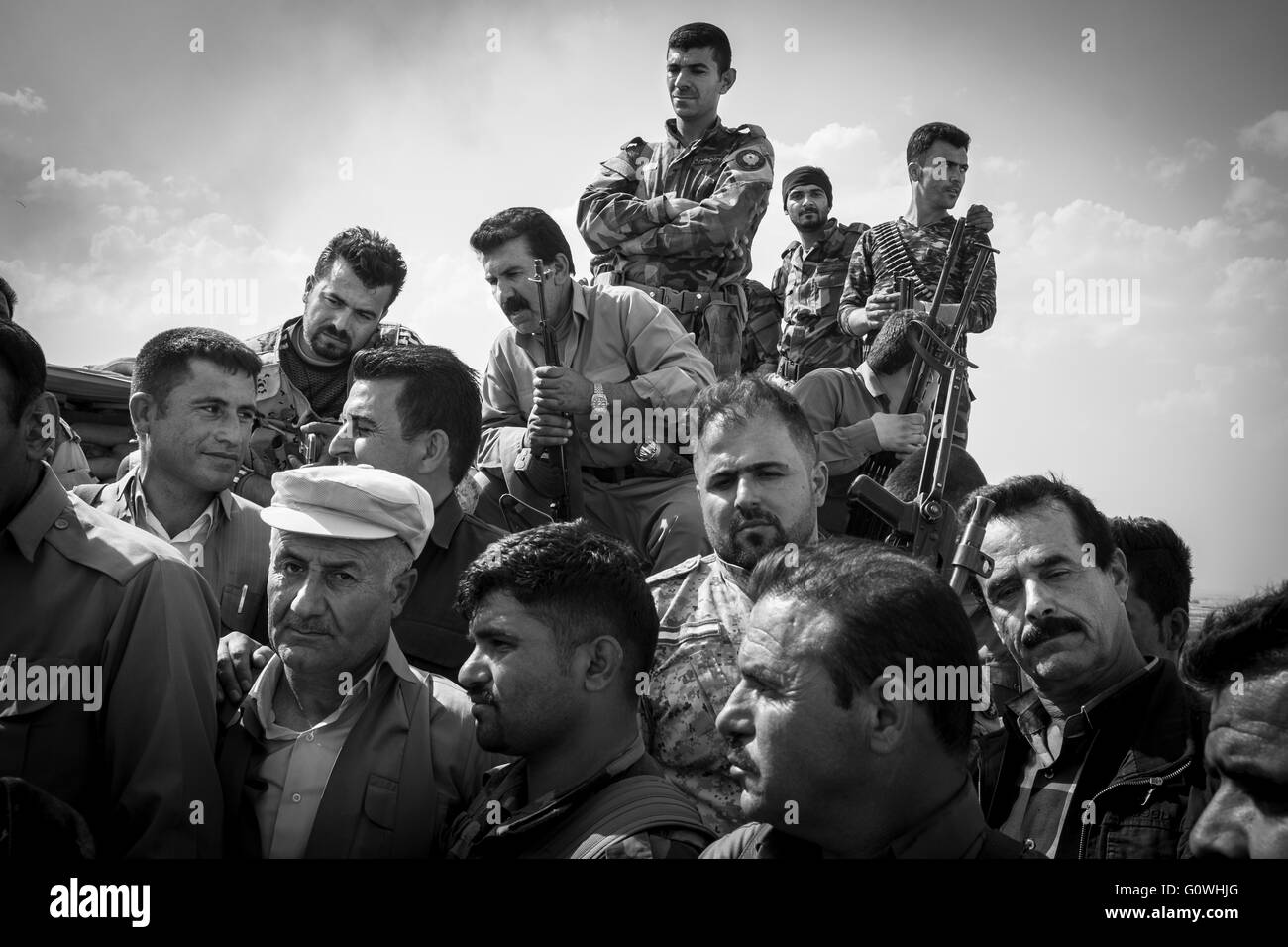 Kurdish defense line hi-res stock photography and images - Alamy