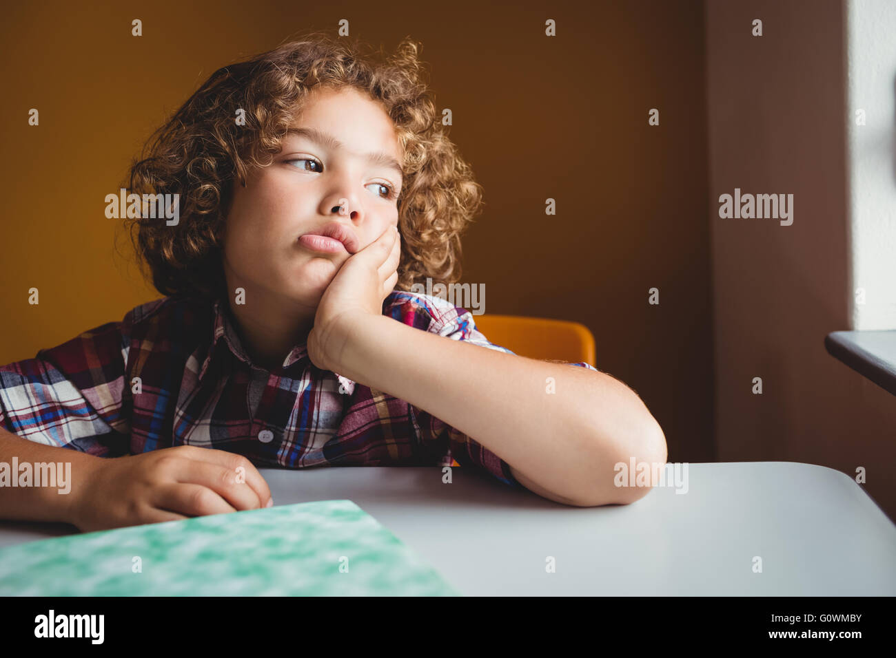 Boy sitting down hi-res stock photography and images - Alamy