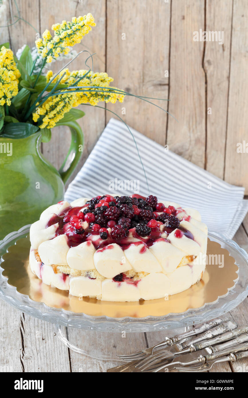Spring cake hi-res stock photography and images - Alamy