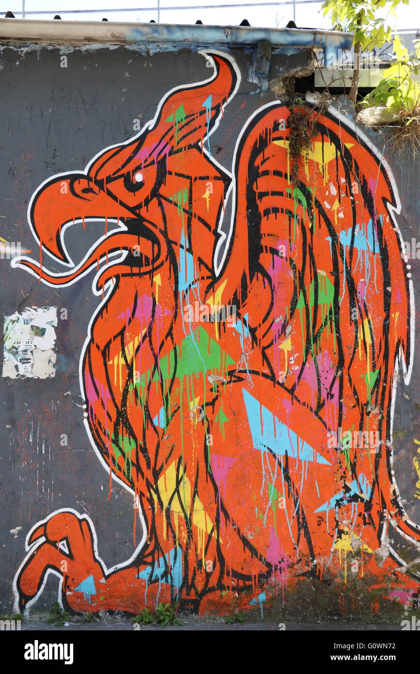Urban graffiti eagle hi-res stock photography and images - Alamy
