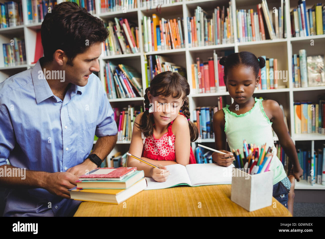 Children reading library hi-res stock photography and images - Alamy