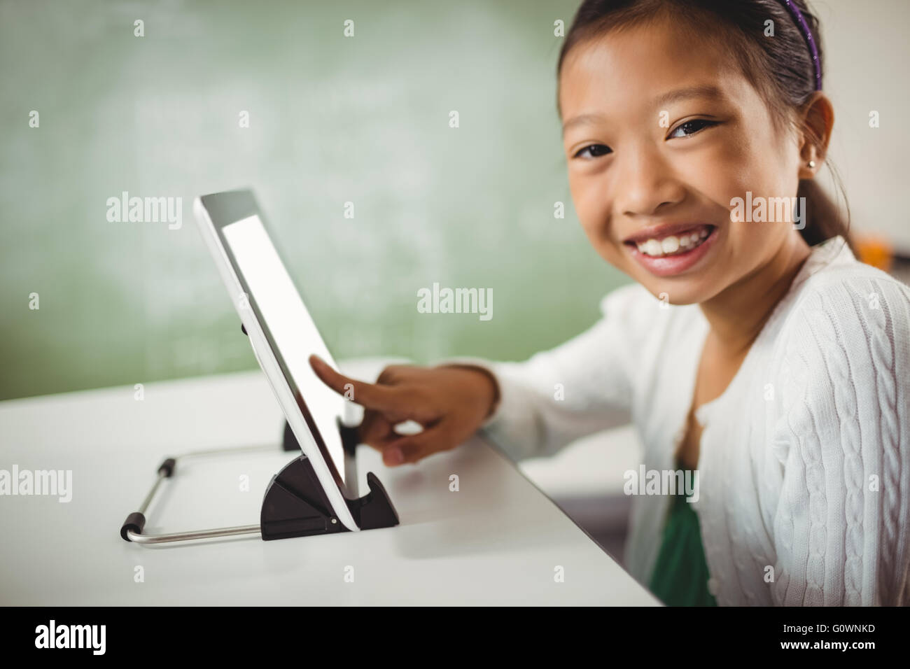 Girl looking at the camera hi-res stock photography and images - Alamy
