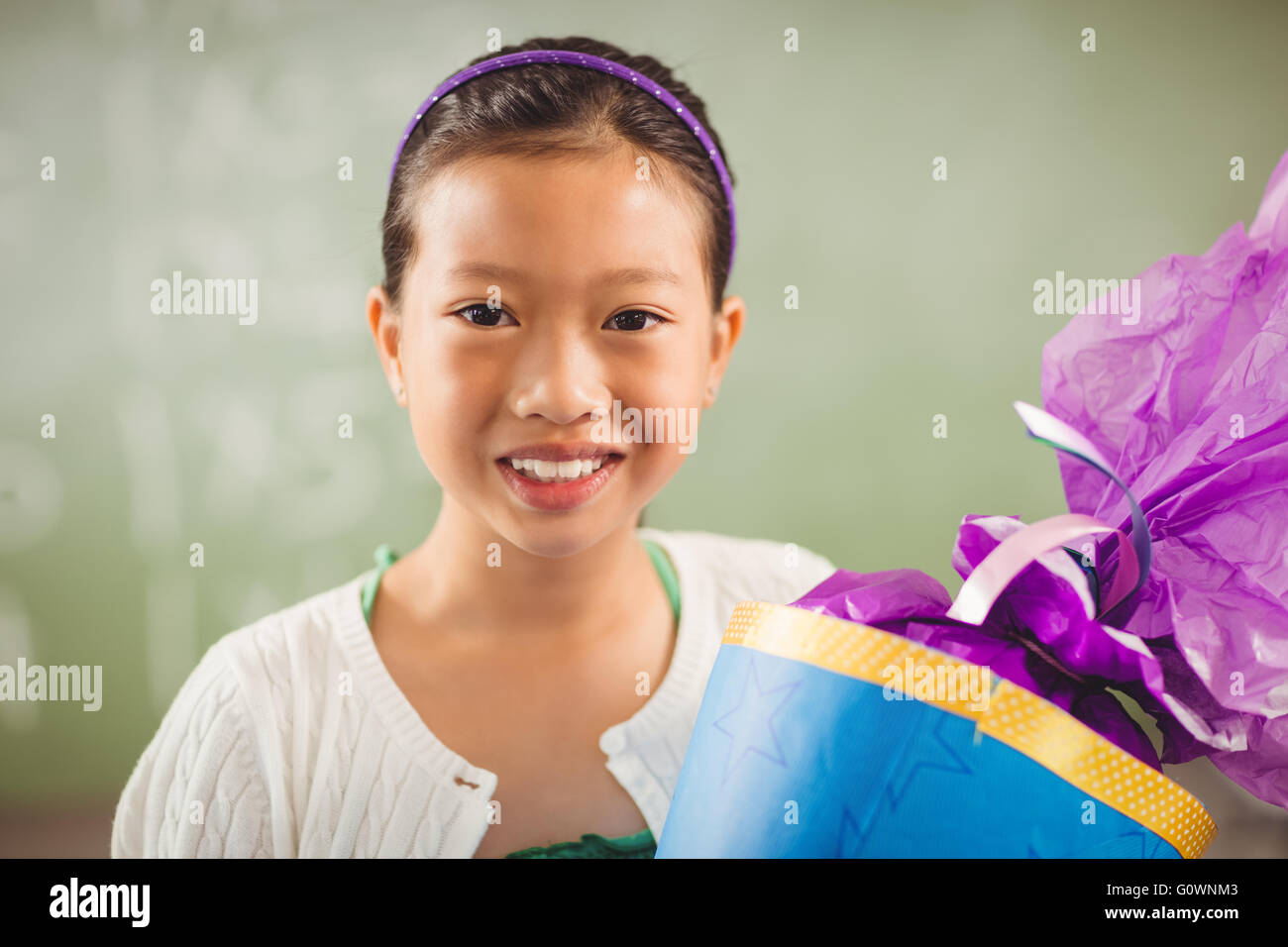 Cute happy smiling girl hi-res stock photography and images - Alamy