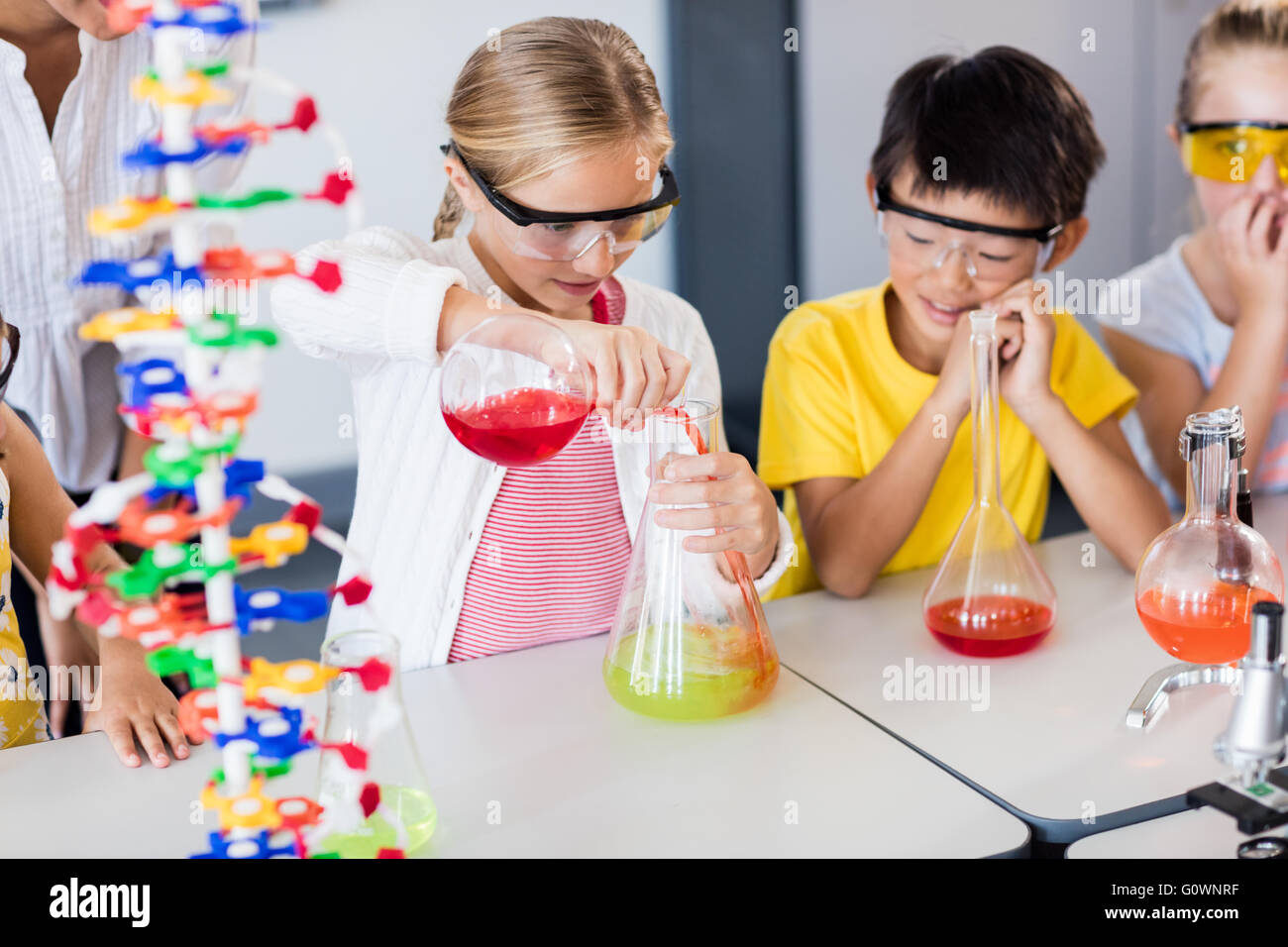 Girl doing science experiment hi-res stock photography and images - Alamy