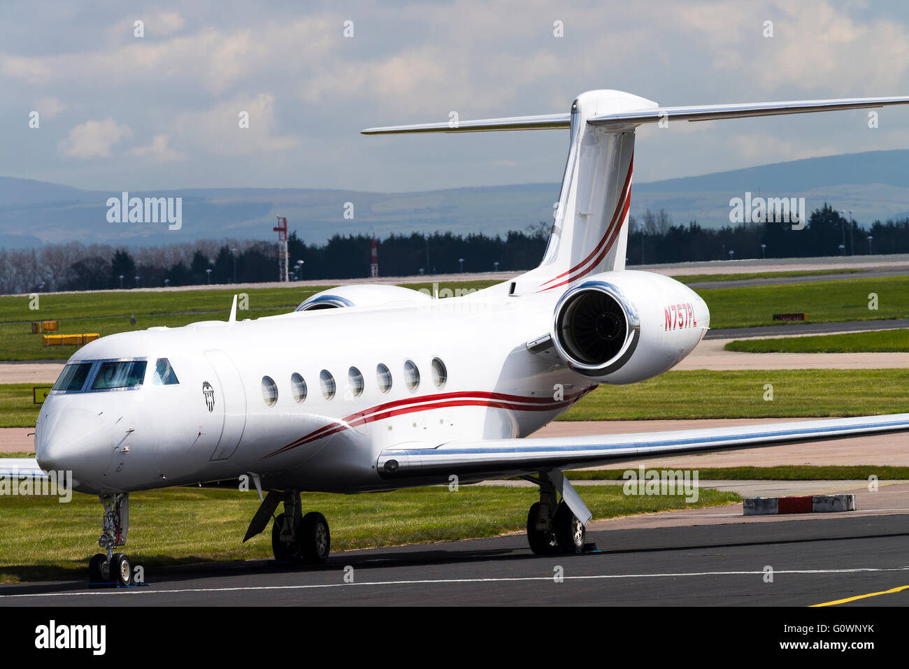 Gulfstream g550 business jet hi-res stock photography and images - Alamy