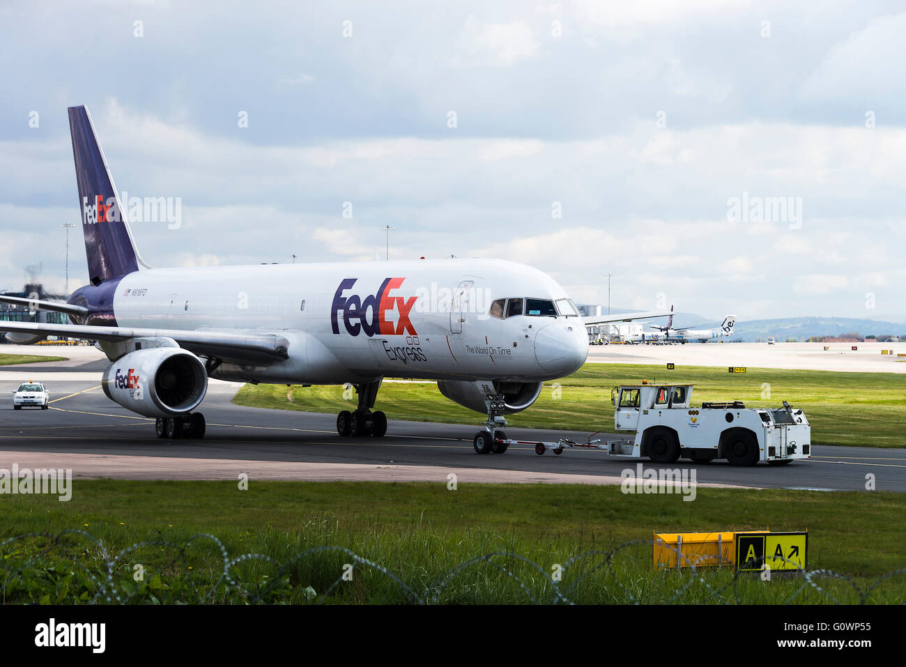 Fedex 757 hi-res stock photography and images - Alamy