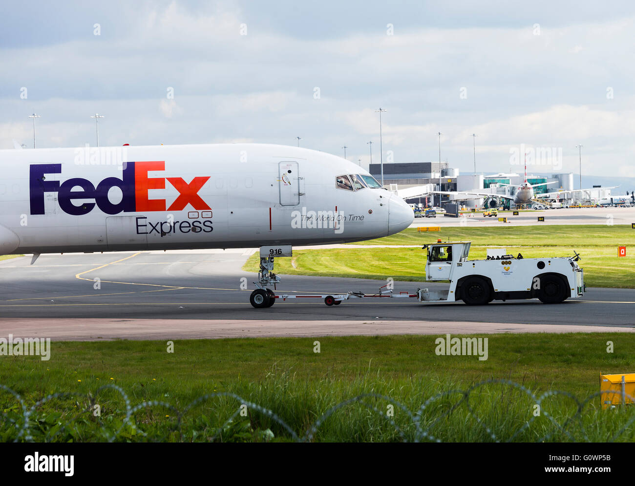 Fedex 757 hi-res stock photography and images - Alamy