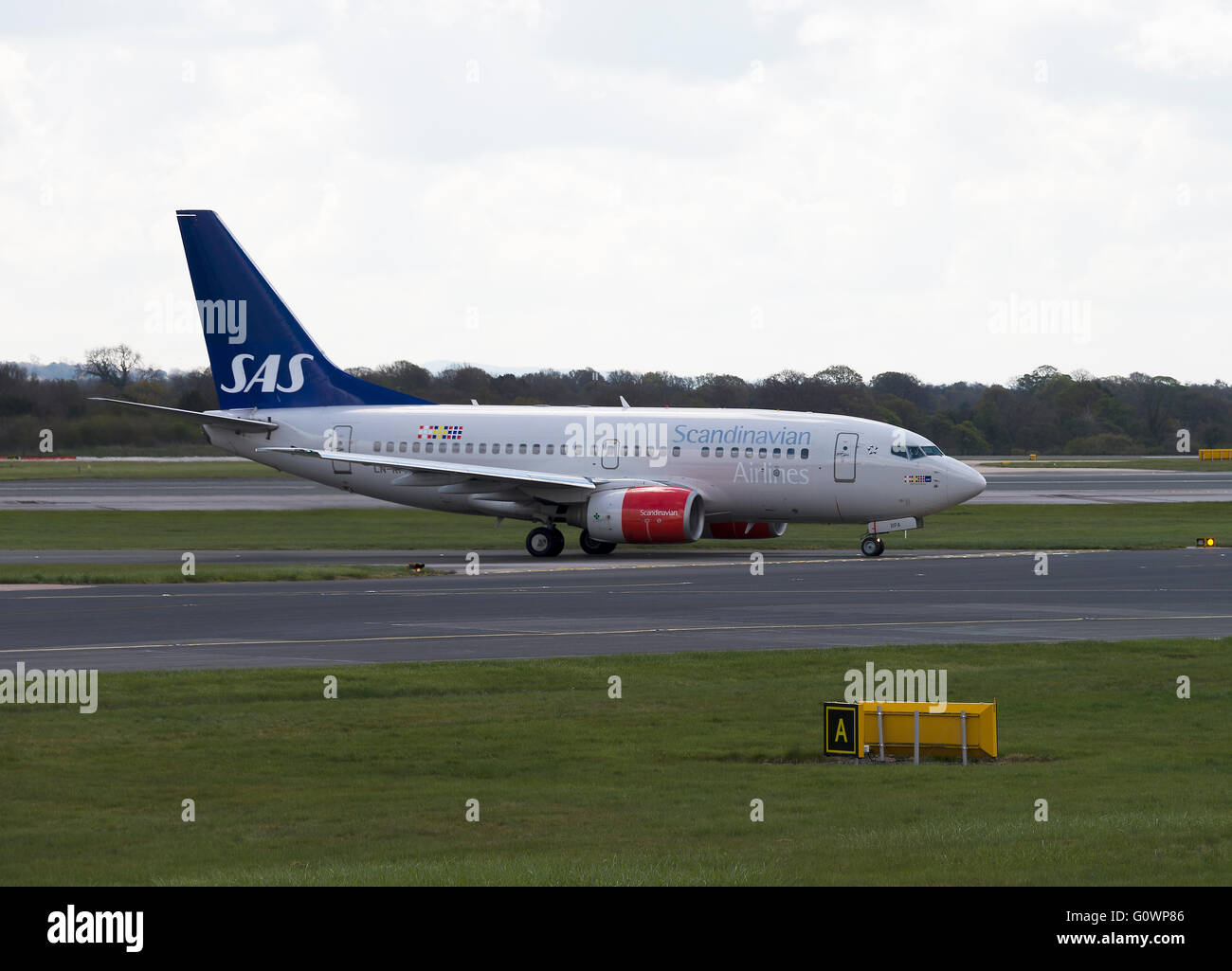SAS Airlines Boeing 737-683 Airliner LN-RPA Taxiing on Arrival at ...
