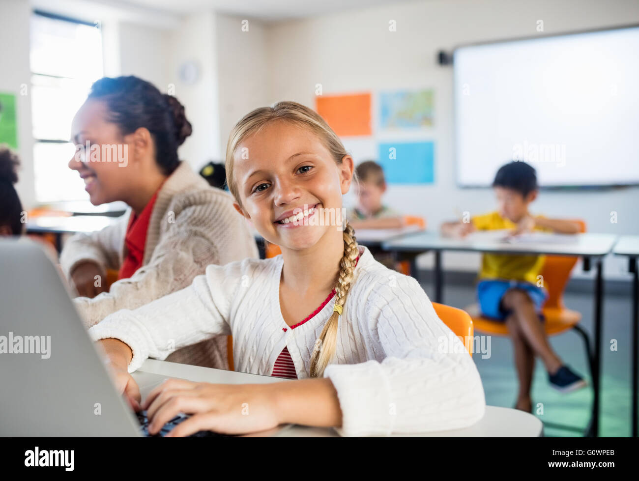 Child and computer and school hi-res stock photography and images - Alamy