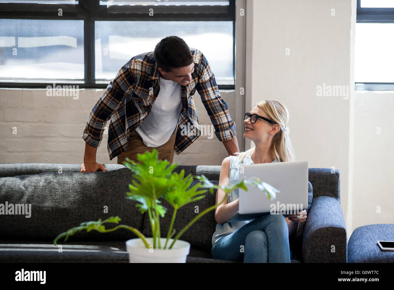 Colleagues having discussion in sofa Stock Photo - Alamy