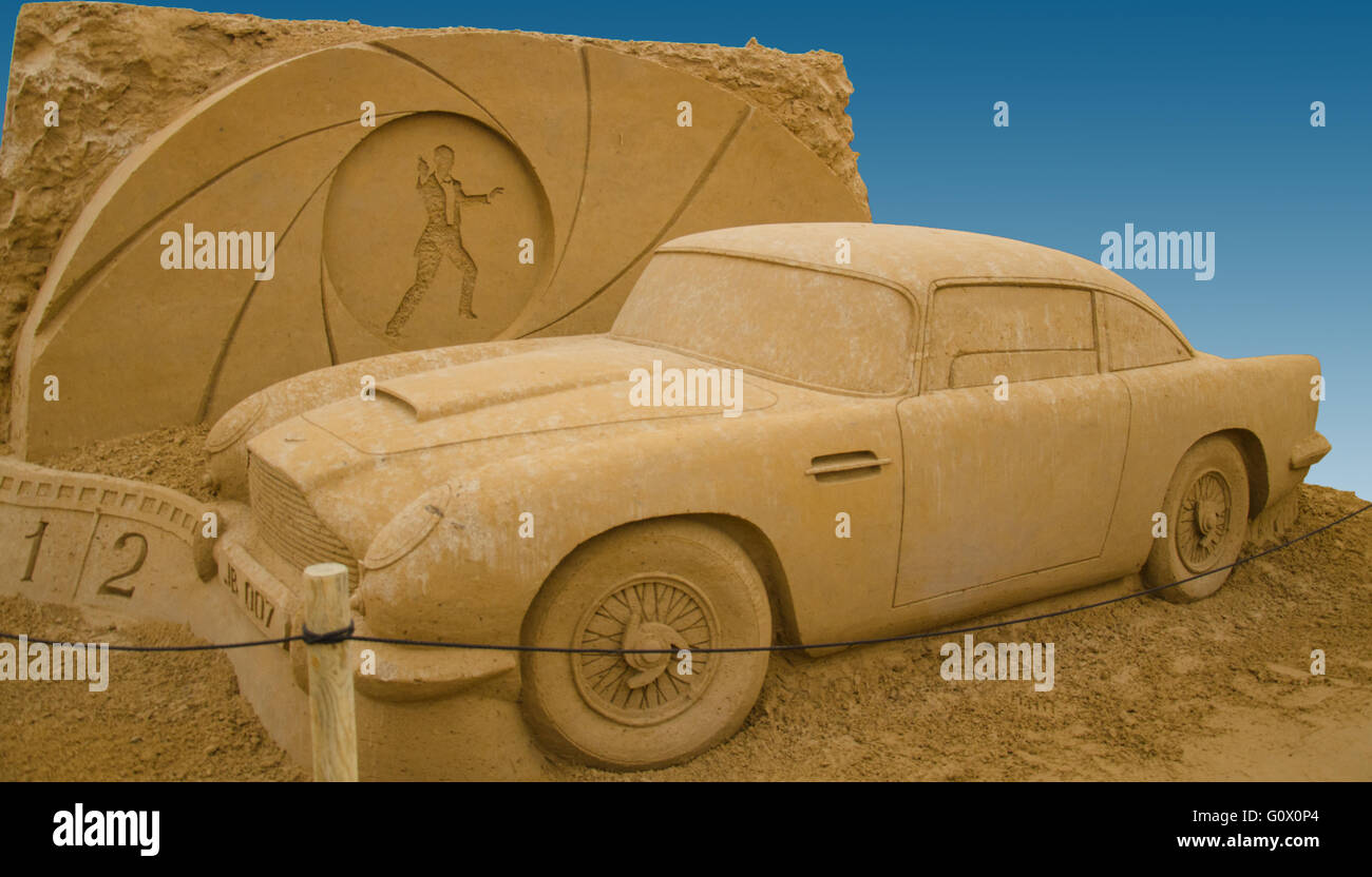 Sand sculpture of James Bond 007 Stock Photo - Alamy
