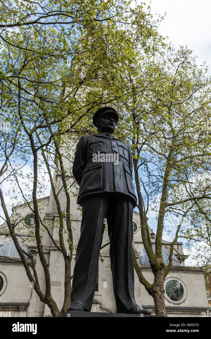 Statue of the Wing Commander known as Bomber Harris in front of the ...