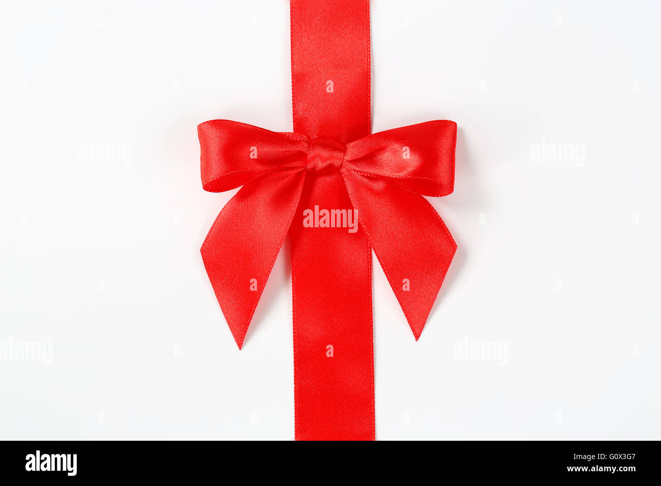 red ribbon and bow on white background - close up Stock Photo - Alamy