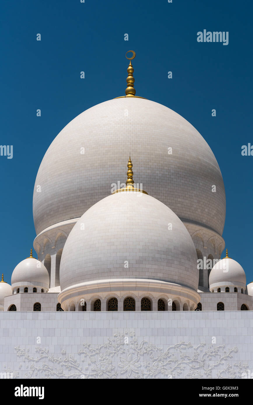 Domes at the Sheikh Zayed Grand Mosque in Abu Dhabi Stock Photo - Alamy