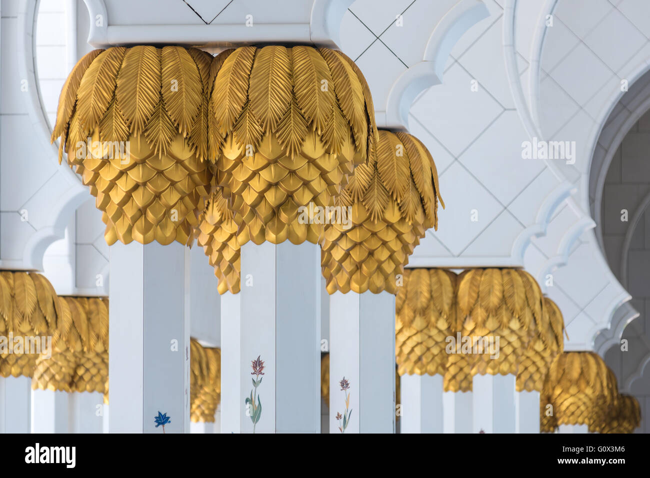 Grand sheikh zayed mosque door hi-res stock photography and images - Alamy