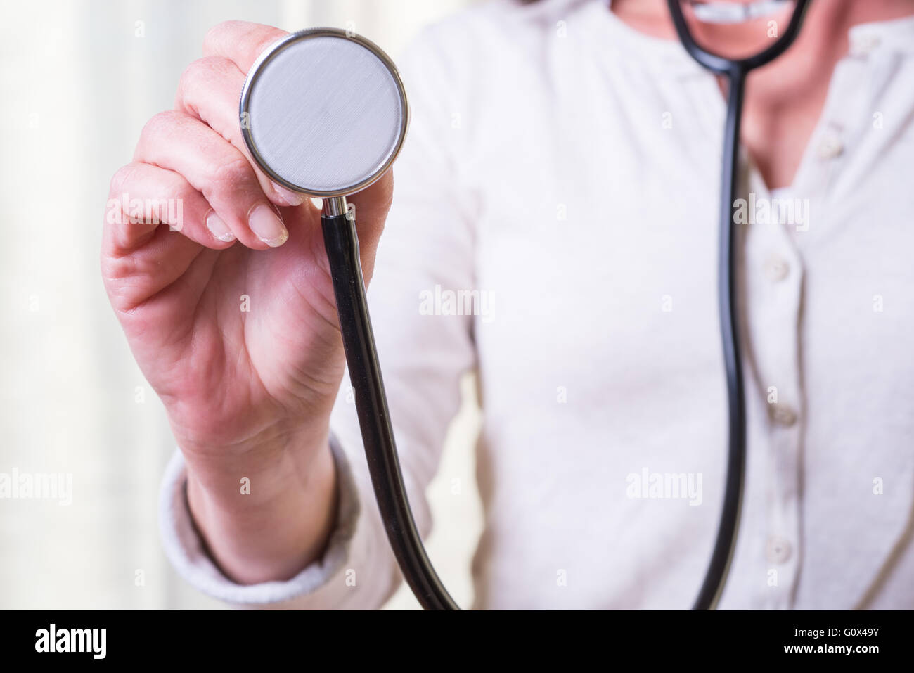 Doctor female patient examination hi-res stock photography and images ...