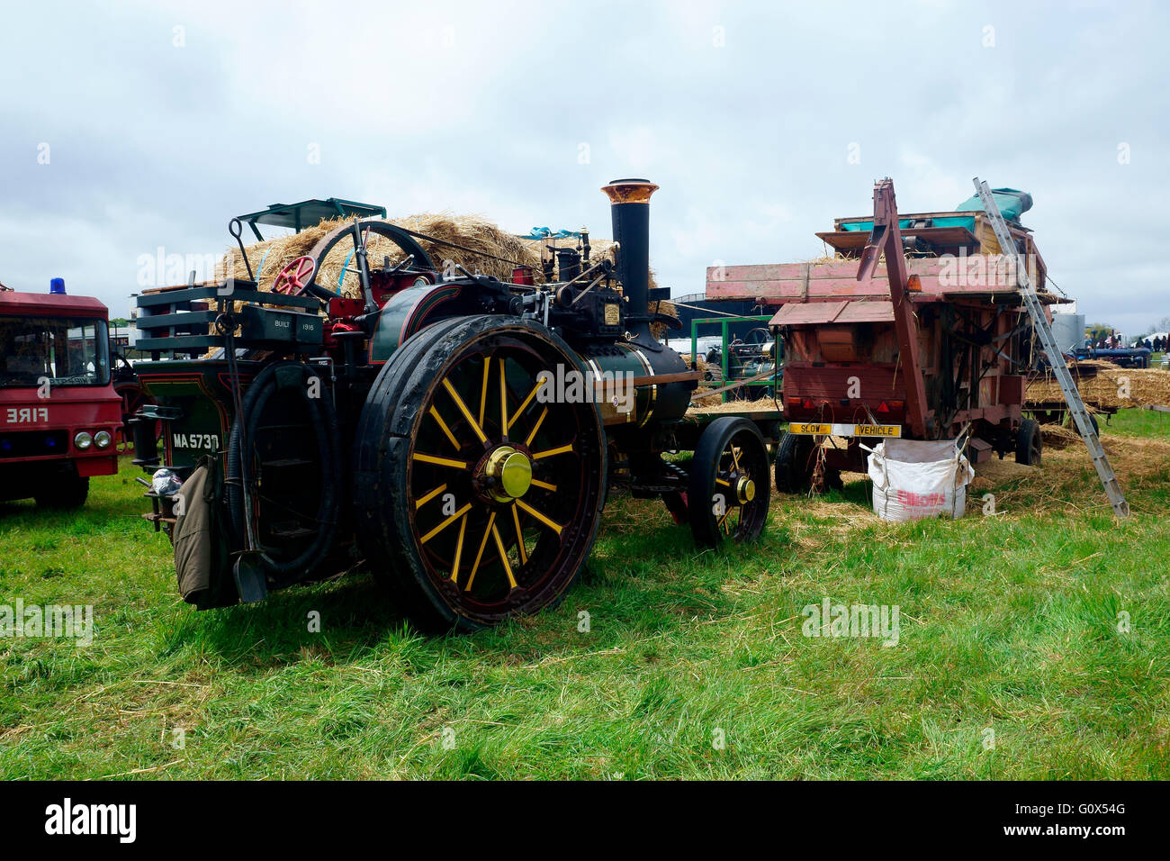 STEAM TRACTION ENGINE, 'CHARLIE B'. WITH DRIVE BELT TO HAY BAILER Stock ...