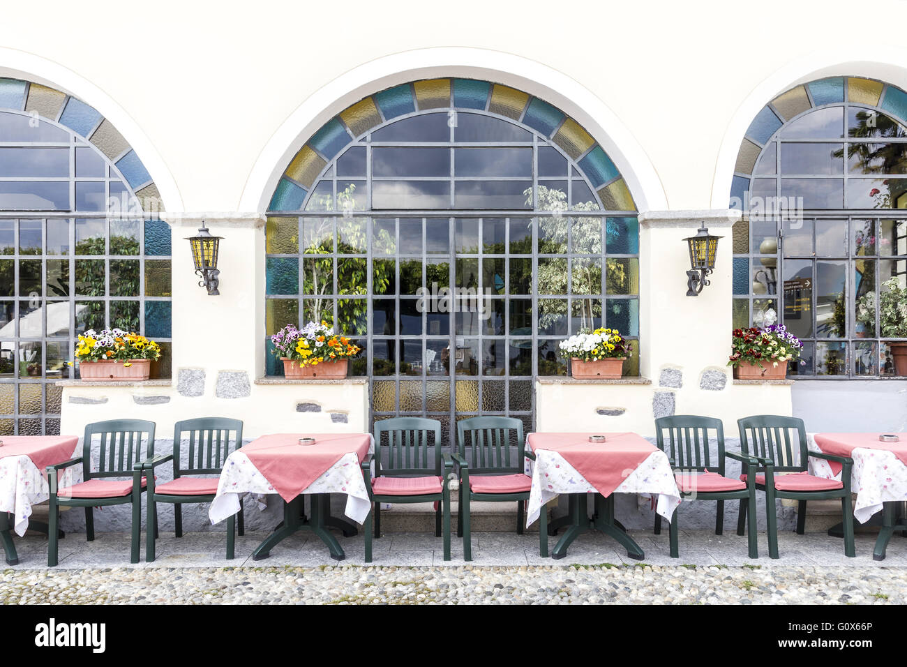 Elegant modern Italian restaurant Stock Photo - Alamy