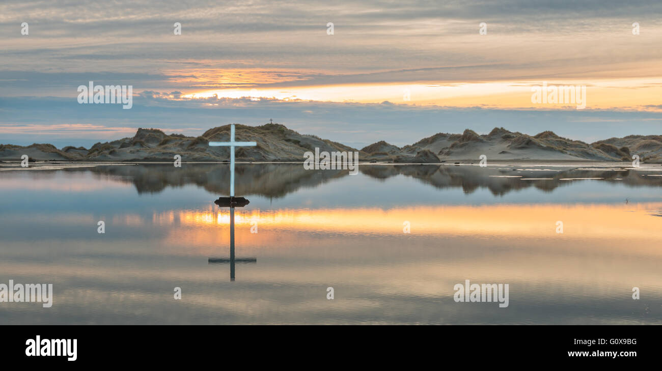 White cross on a flat lake in a desert Stock Photo - Alamy